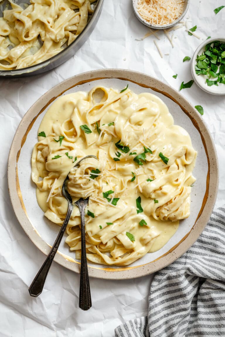 Easy Homemade Fettuccine Alfredo - Cook Dinner Tonight